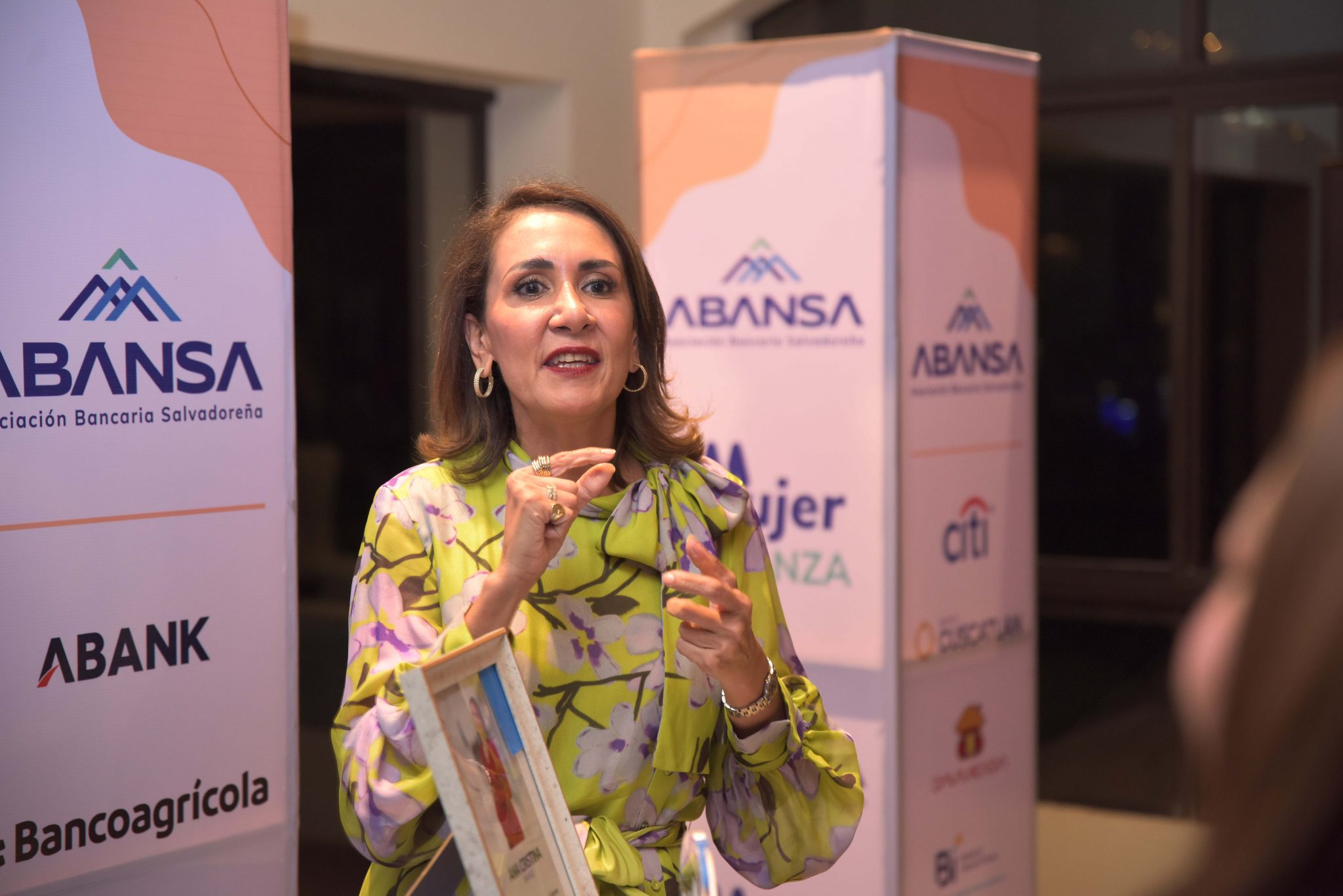 Conmemoración de Día internacional de la mujer y lanzamiento de la red «MujerAvanza» – ABANSA